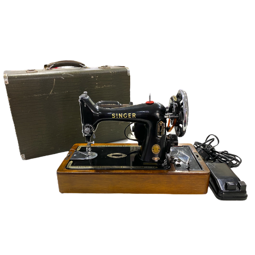 Singer Vintage Machine | Model 99K - Wooden Base and Carry Case | Elec